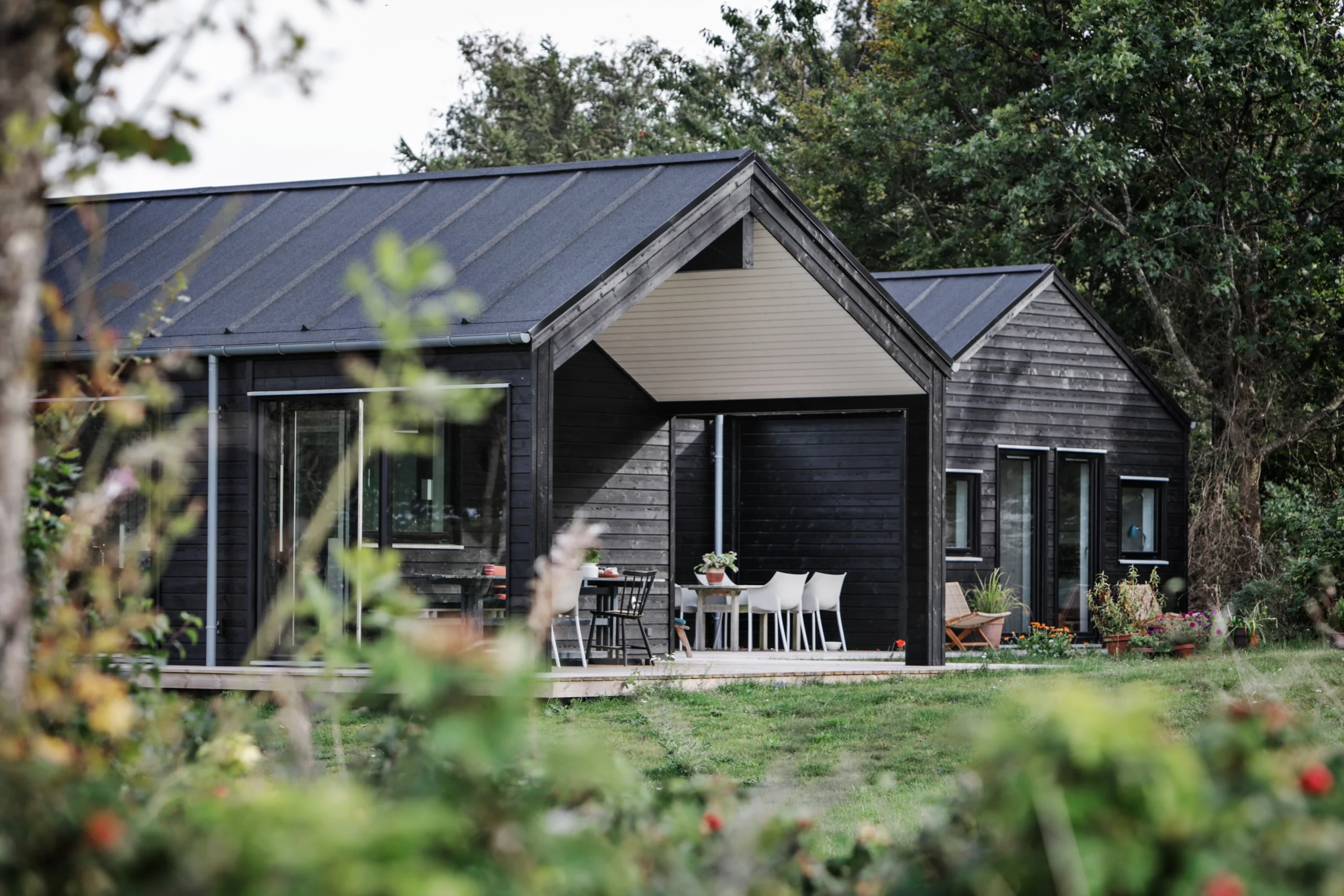 Nedrivning af det gamle sommerhus | Læs mere her - EBK HUSE